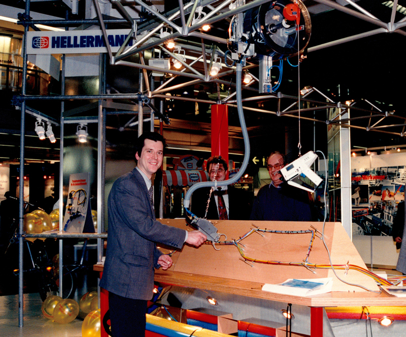 Autotool 2000 von HellermannTyton: Die Evolution der automatisierten Kabelkonfektion ...